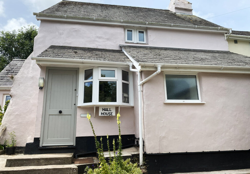 Hall House, Stokenham - Self Catering in Slapton, Tor Cross, Devon